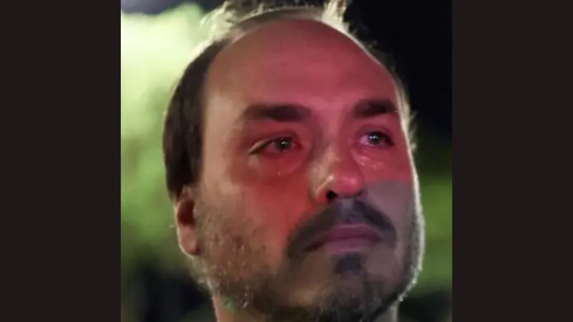 Foto chorando: Carlos Bolsonaro publica imagem e afirma que Jair ...